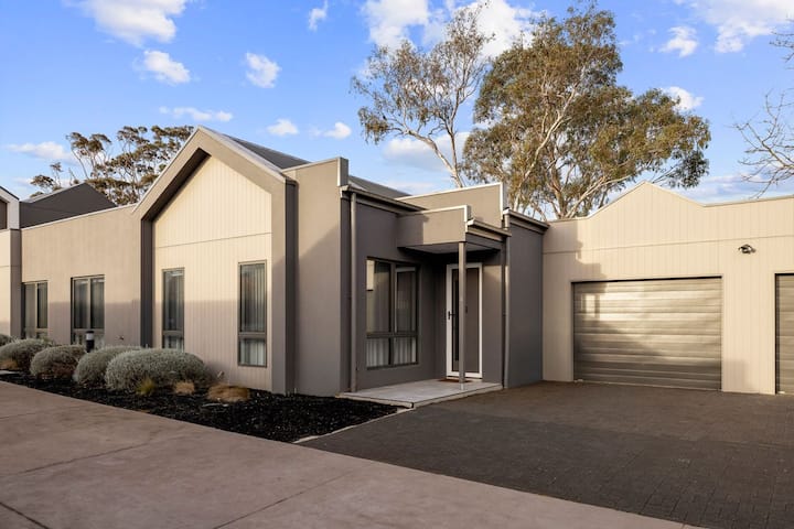 Rhyll Family Escape - Melbourne