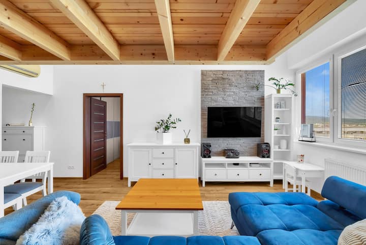 Sky View Family Apartment - Bratislava