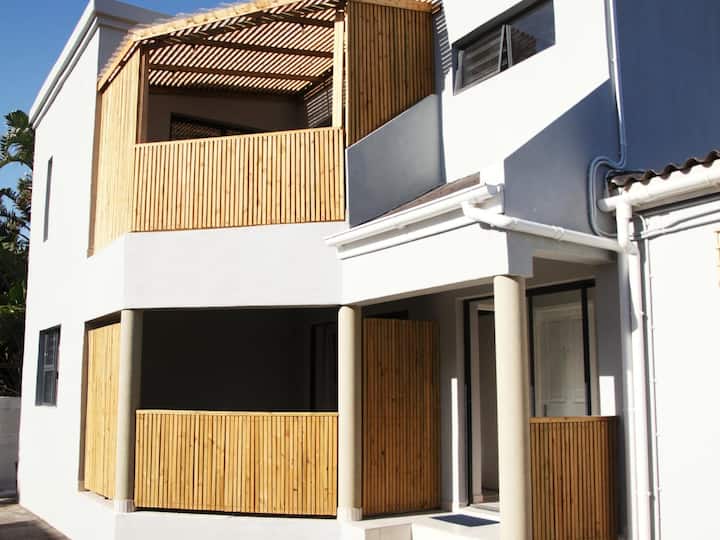 Deluxe 2-sleeper Apartment - Gqeberha