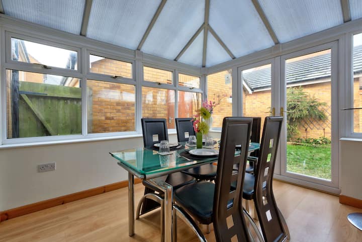 Spacious Home W Garden & Parking - Hampton Hargate - Peterborough