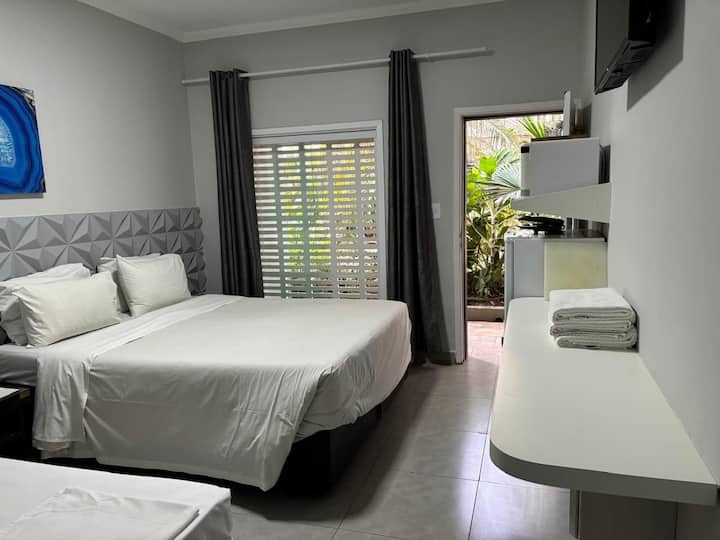 Hotel Frente Ao Mar Enseada - Delphin 111 - Guarujá