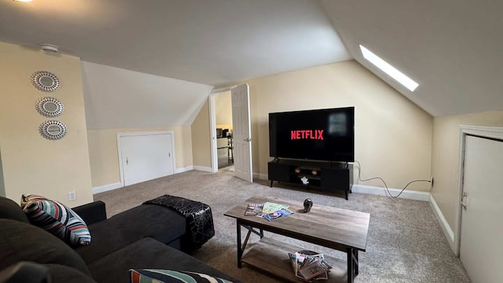 Downtown Salem Retreat 2bd 3rd Floor - Beverly, MA