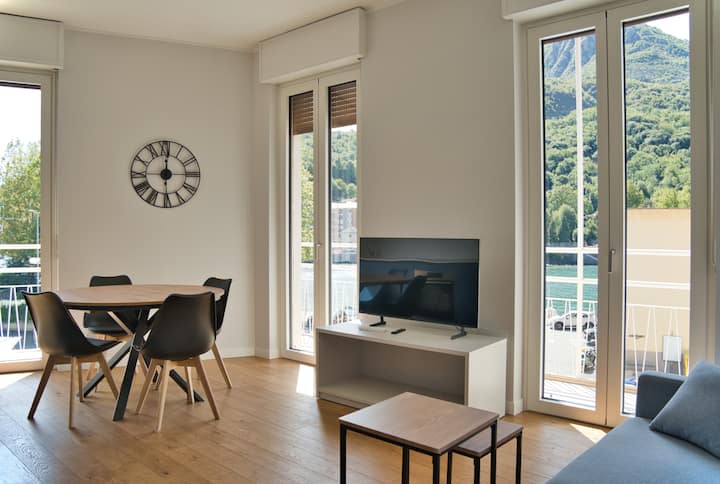 Wake Of The Lake - Bright Waterfront Apartment - Lecco