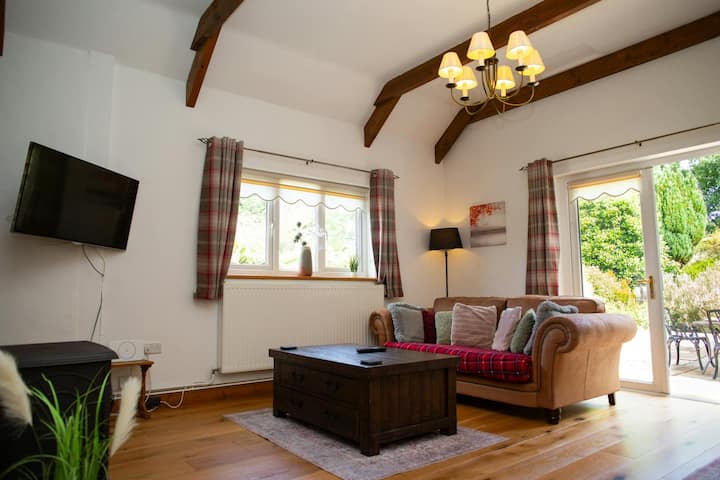 Pant Y Dwr Bach, Cardigan - Cardigan