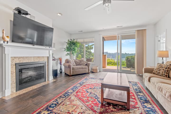 Luxury Lakefront Condo In Wisconsin Dells - Lake Delton, WI