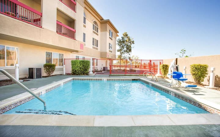 2 Queen Beds | Kitchen Studio | Free Parking - Livermore, CA
