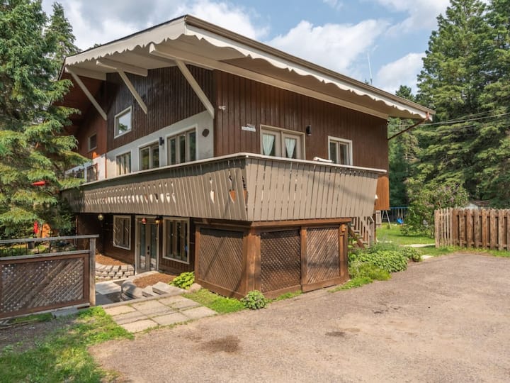 Laura-évora Refuge Rustique Avec Spa Et Foyer - Sainte-Agathe-des-Monts