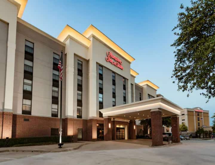 Minutes From Dfw Airport&free Shuttle + Breakfast - 