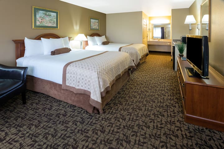 Hawthorn Napa | 2 Queen Studio | Pool & Spa - Napa, CA