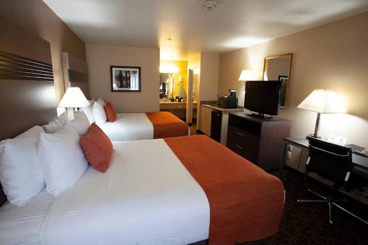 Idyllic Unit | Near Wine Train | Free Breakfast - Napa, CA