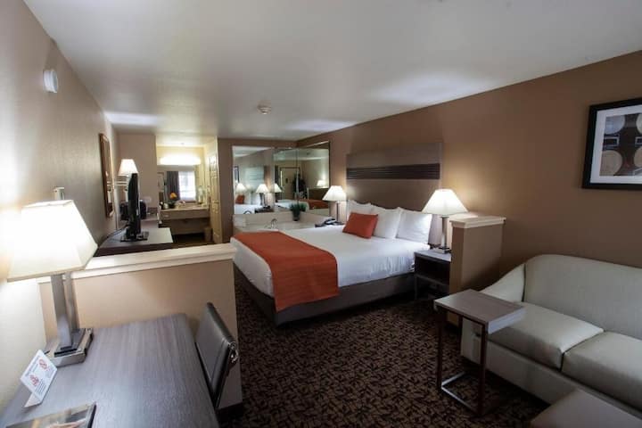 Studio Suite Near Wineries | Heated Pool | Parking - Napa, CA