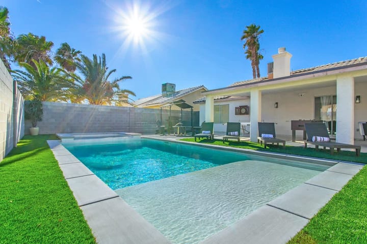 Charming 5br Home W Brand New Heated Pool & Spa! - 노스라스베이거스