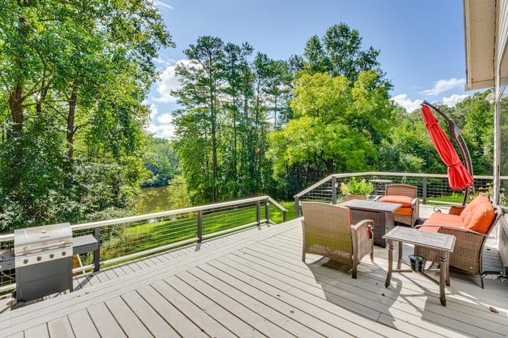 30 Acres & Pond: North Georgia Mtn Farmhouse - Clarkesville, GA