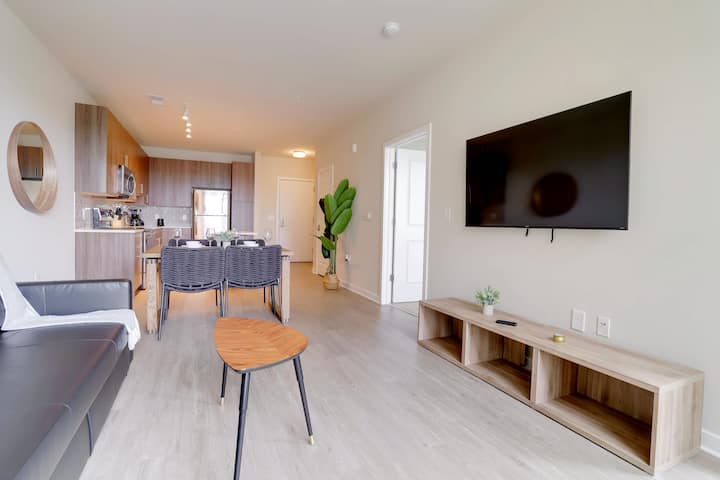 Spacious Apt W Gym Near Metro - Alexandria, VA