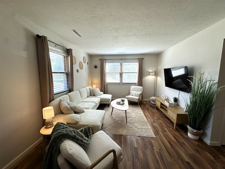 Relax In Style • Boho Vibes In Normal, Il - Bloomington, IL