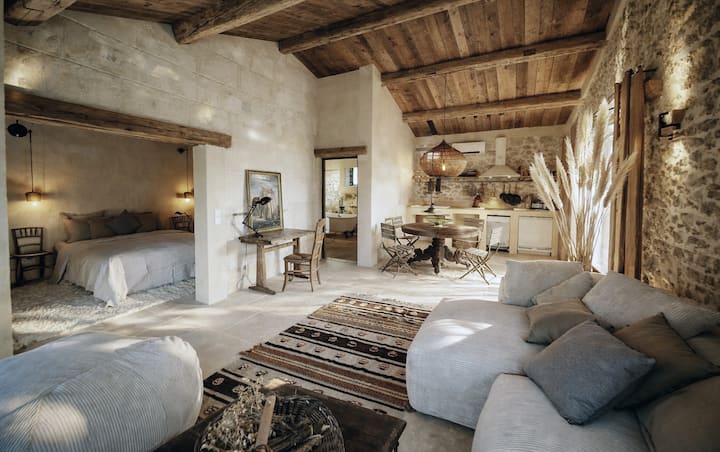 Moulin Des Bergères, Poésie De Pierre Et Lumière - Mouriès