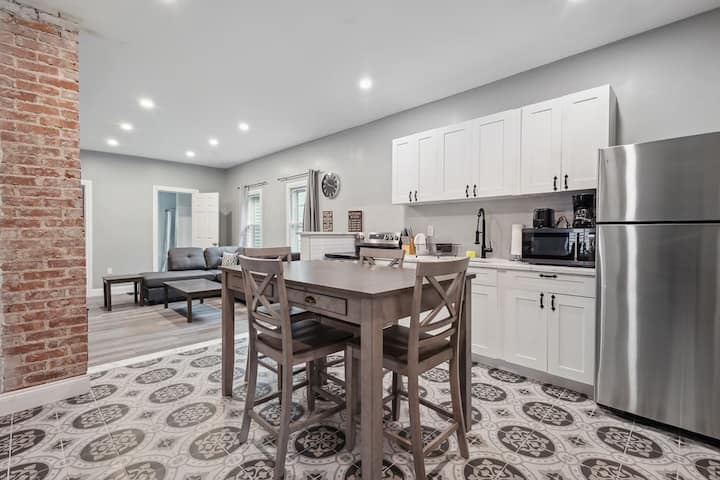 Charming 3br In The Heart Of Niagara Falls - Niagara Falls, NY