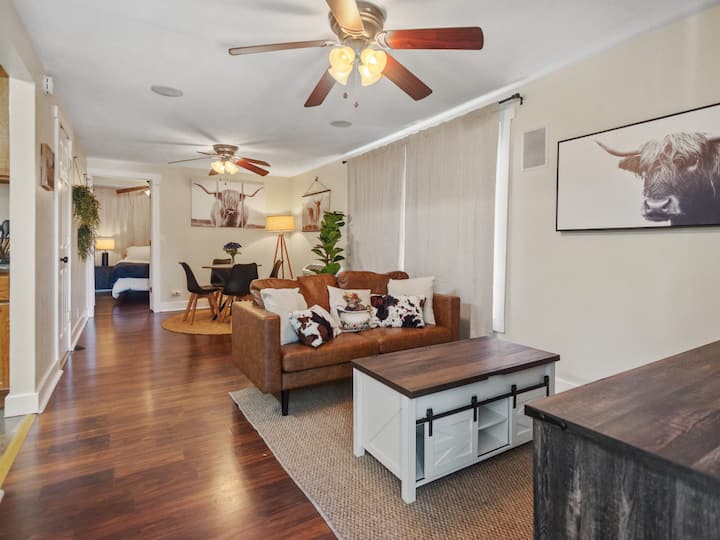 24th Street Perch | 1br King + Twin - Lincoln, NE