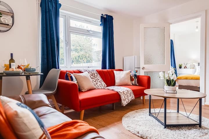 Modern Beckton Flat | Guests 4 |Wifi | 3 Beds - 格林威治