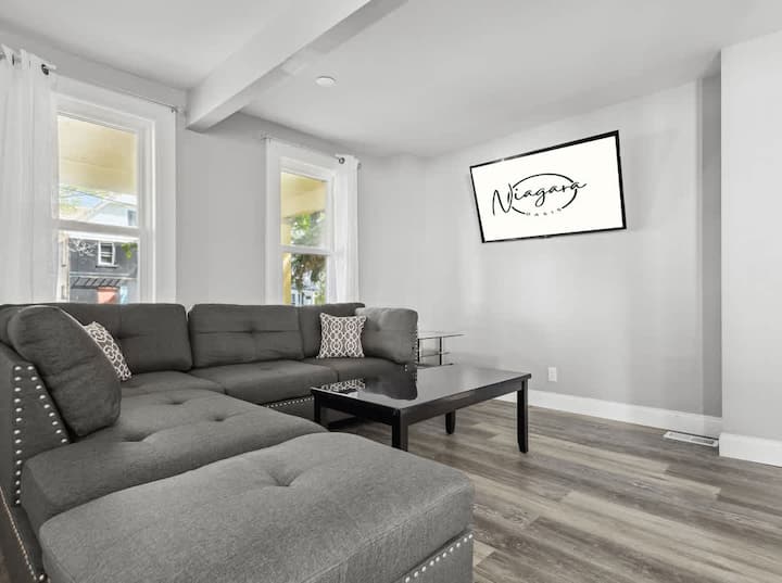 4br Niagara Falls Home Free Parking & Wifi - Niagara Falls, NY