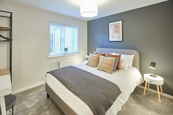 Furnished House, Dogs With Parking. - Whitby