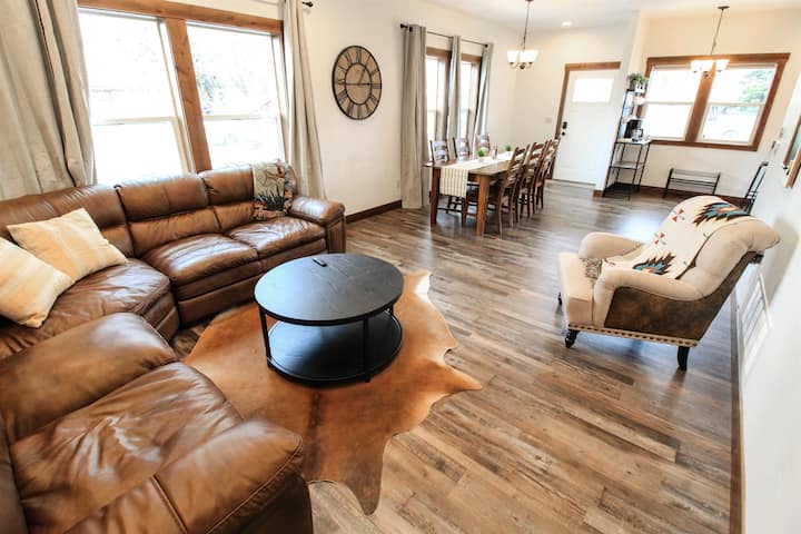 New Listing! 3/2 Sleeps 8 And Ready For You! - Kalispell, MT