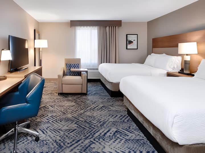 Enjoy Convenient Location At Comfortable Suite - Sterling Heights, MI