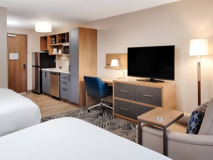 Tranquil Suite Ideal For Near Macomb Attractions - Sterling Heights, MI