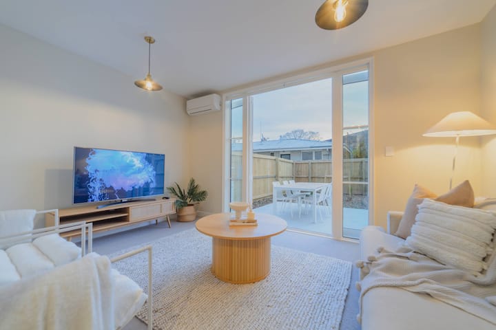 Modern Central City Retreat - Spacious 3br And 2ba - New Zealand