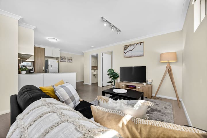 Rockingham 2br Escape With Private Balcony - Rockingham