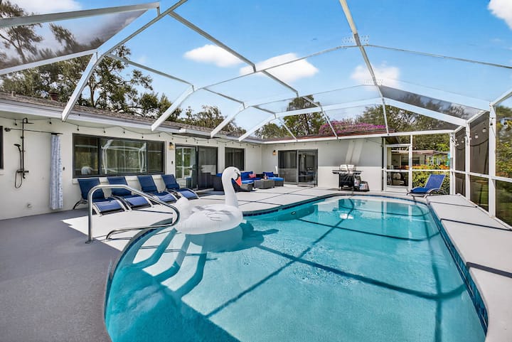 The Grandview | A Luxe Family Retreat W/pool - Temple Terrace, FL