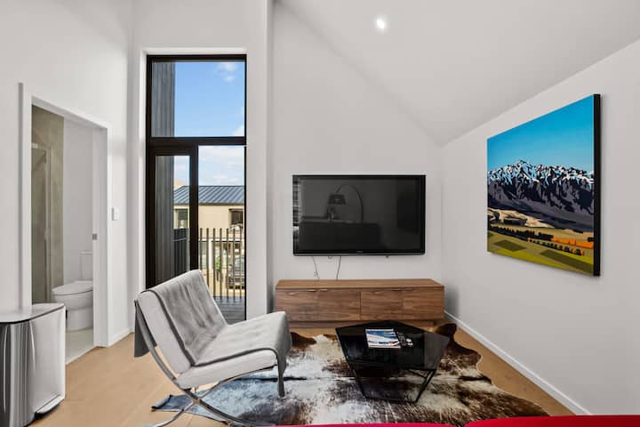 Golf Course Views – 2br Jack’s Point Getaway - Queenstown, New Zealand