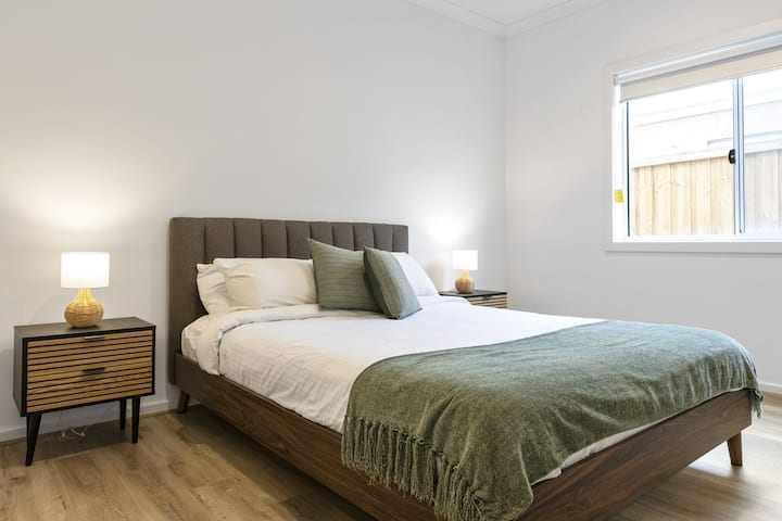 Family Home With Yard Near Armstrong Creek - Geelong