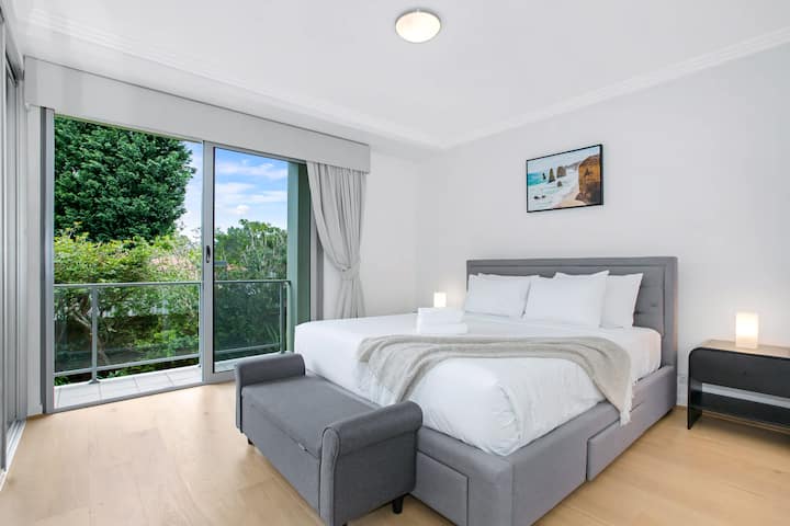 Wonderful Warrawee With Parking And Backyard - Hornsby