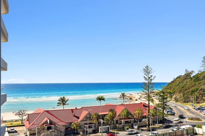 Beachfront 1-bed Flat With Pool & Gym Access - Coolangatta