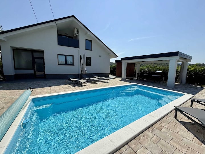 Holiday Home Aurora – Heated Pool, Sauna & Nature - Rogaška Slatina