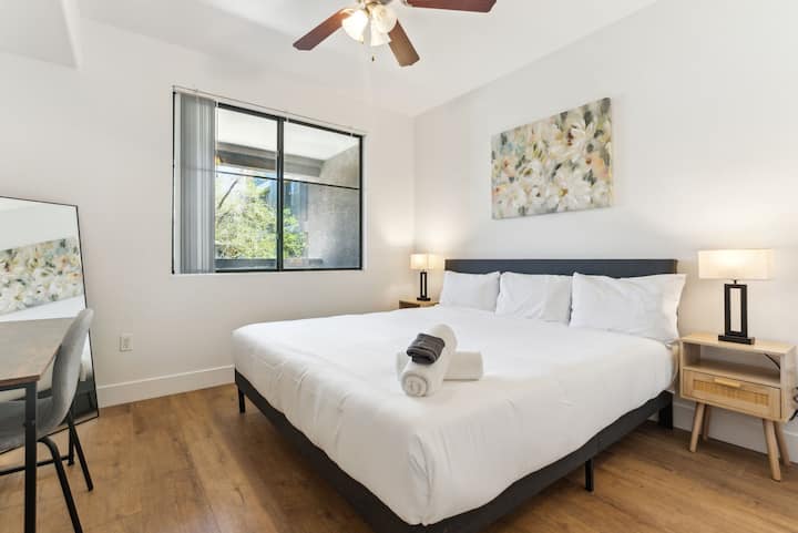 Cozysuites Glendale - Westgate With Pool! 12 - Glendale