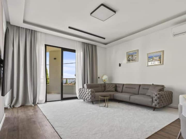 Three-bedroom Penthouse Apartment - Omiš