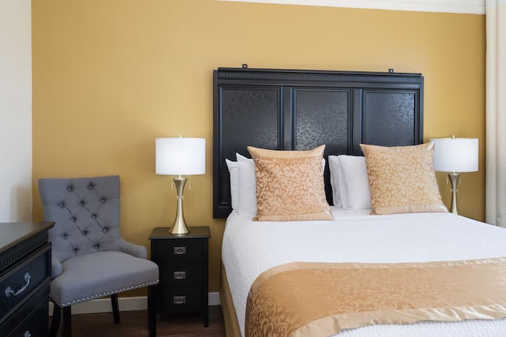 Gilmore Hotel | Queen Ocean | Waterfront Room - Ketchikan, AK
