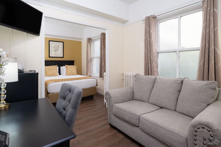 Gilmore Hotel | Studio 2 Queen | Central Stay - Ketchikan, AK