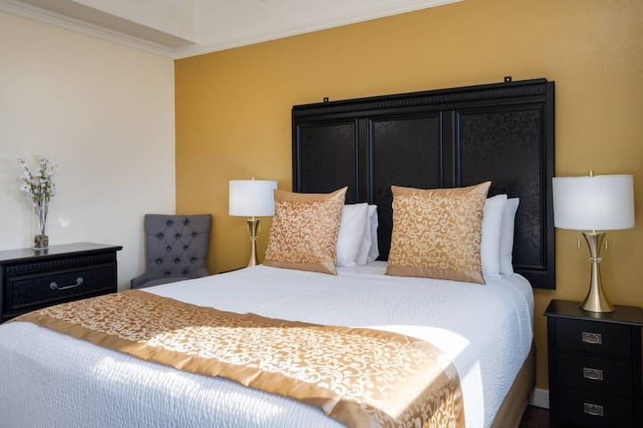 Gilmore Hotel | 2 Queen Rooms | Walk To Creek St - Ketchikan, AK