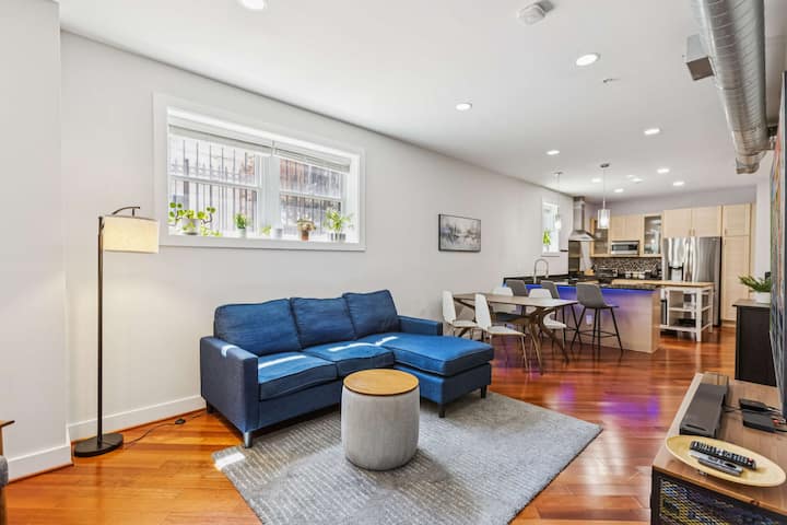 Modern Terrace Level Condo In U St Corridor! - Washington, DC