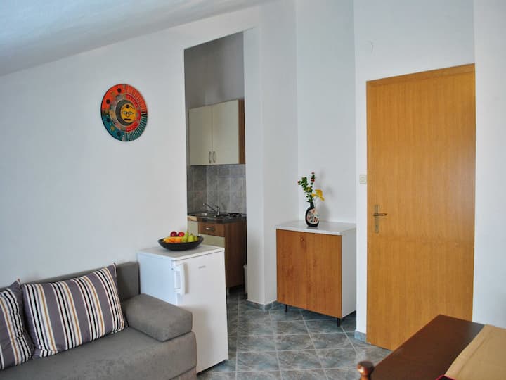 Apartments Smokvica - One Bedroom Apt/balcony - Starigrad