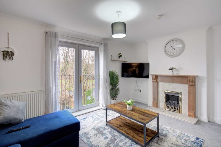 Spacious Home With Parking In Preston - プレストン