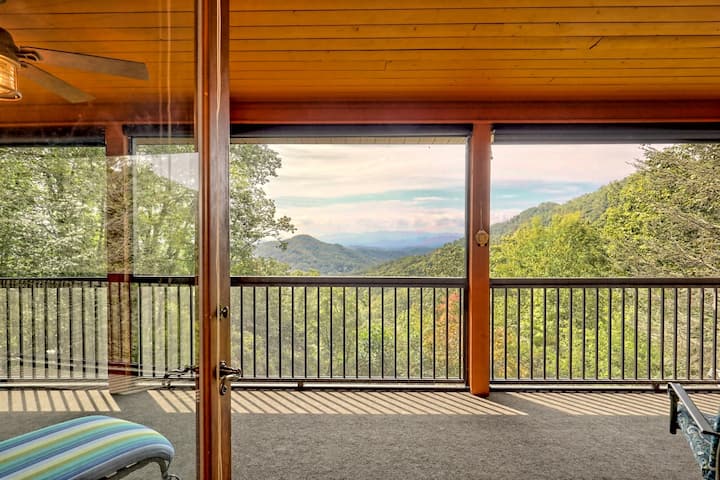 Retreat With Panoramic Views - Franklin, NC