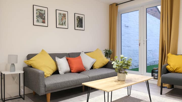 Cosy 2 Bed Apartment In Earls Barton - 웰링버러