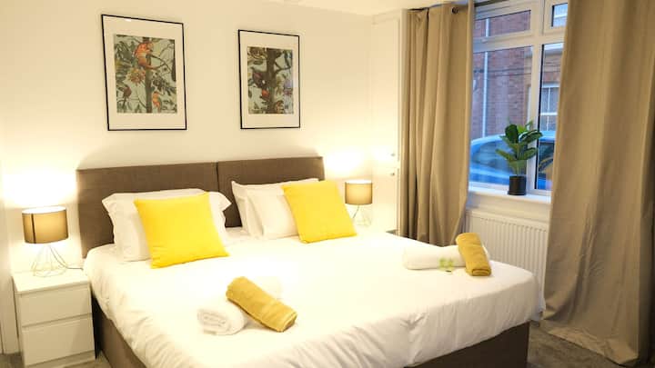 Cozy 2br Apartment | Garden & Convenience - Wellingborough