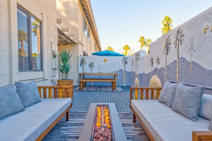 Ps Retreat: Gated, 5 Pools, & Pickleball Courts - Cathedral City, CA