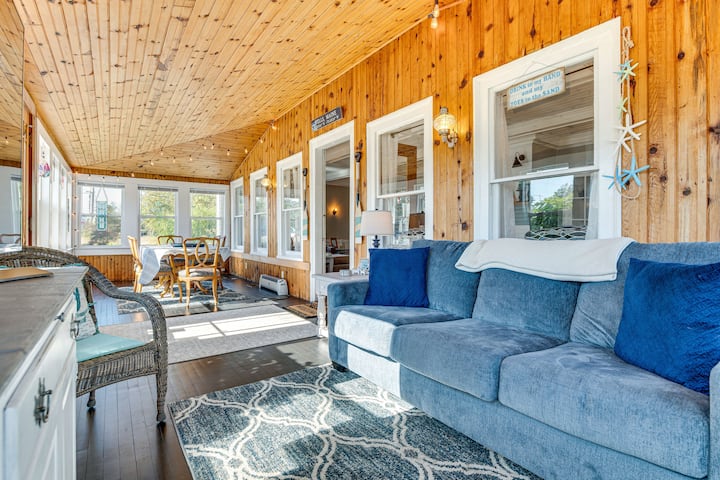 Hot Tub & Fireplace: Coastal Getaway In Maine - Wells, ME