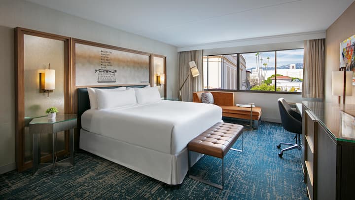 Downtown Pasadena + On Site Dining & Pool - Pasadena, CA